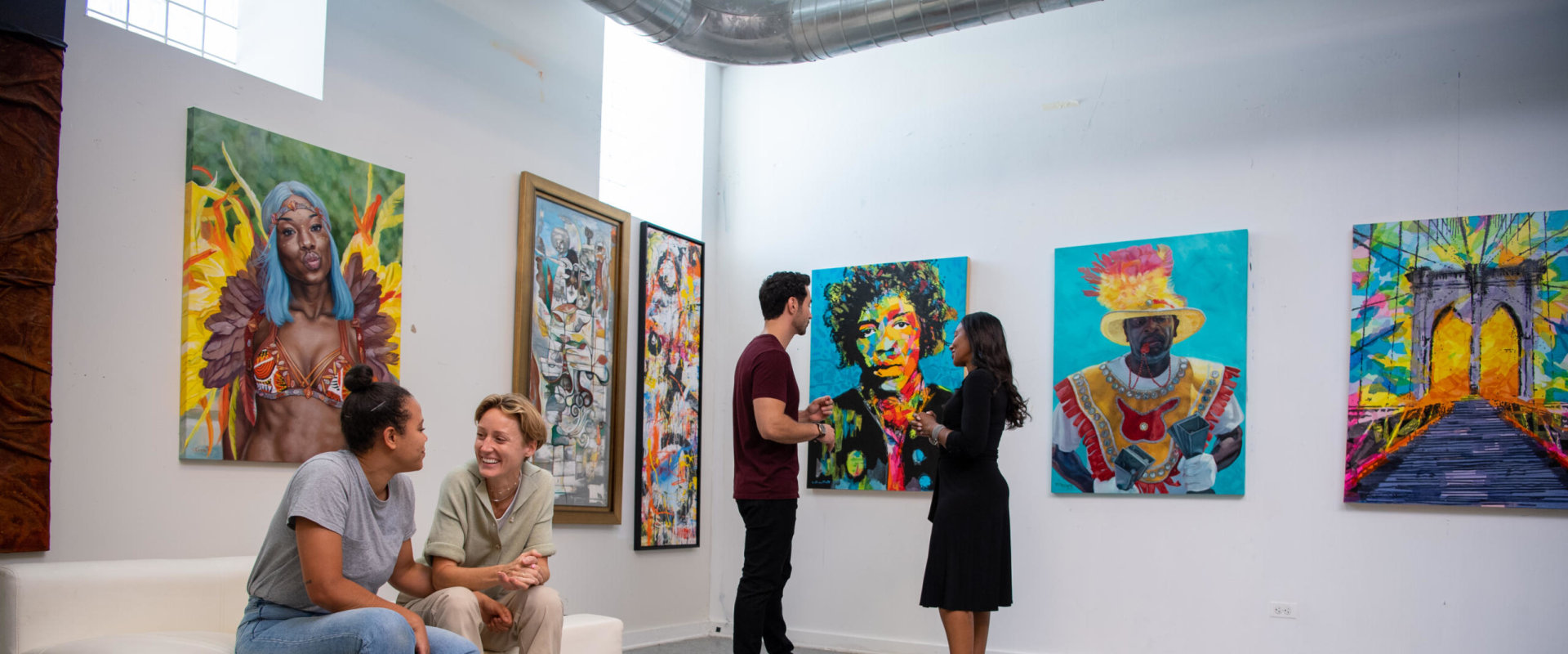 The Difference Between Public and Private Art Galleries